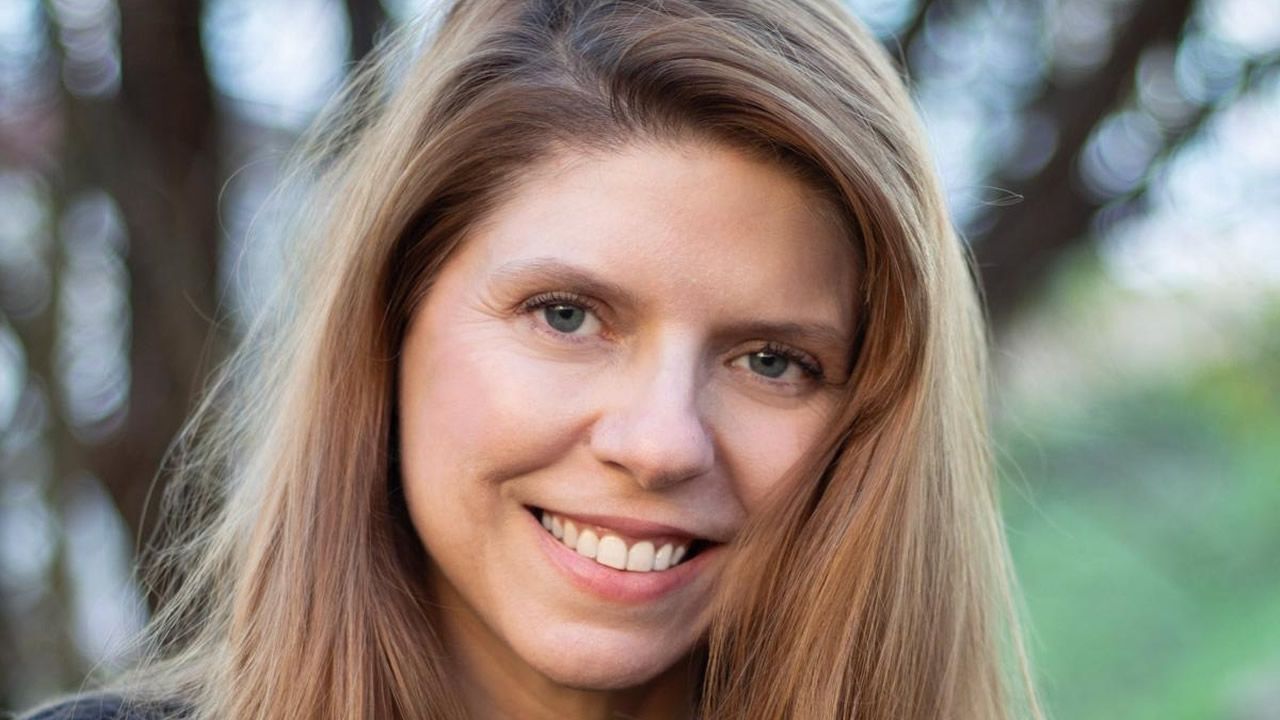 La gallega Miriam Reyes, Premio Nacional de Poesía 2025 por el libro «Con»