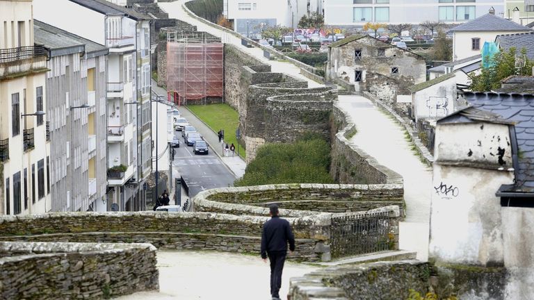 Lugo vive con orgullo su Muralla romana, que cumple 25 años como ...
