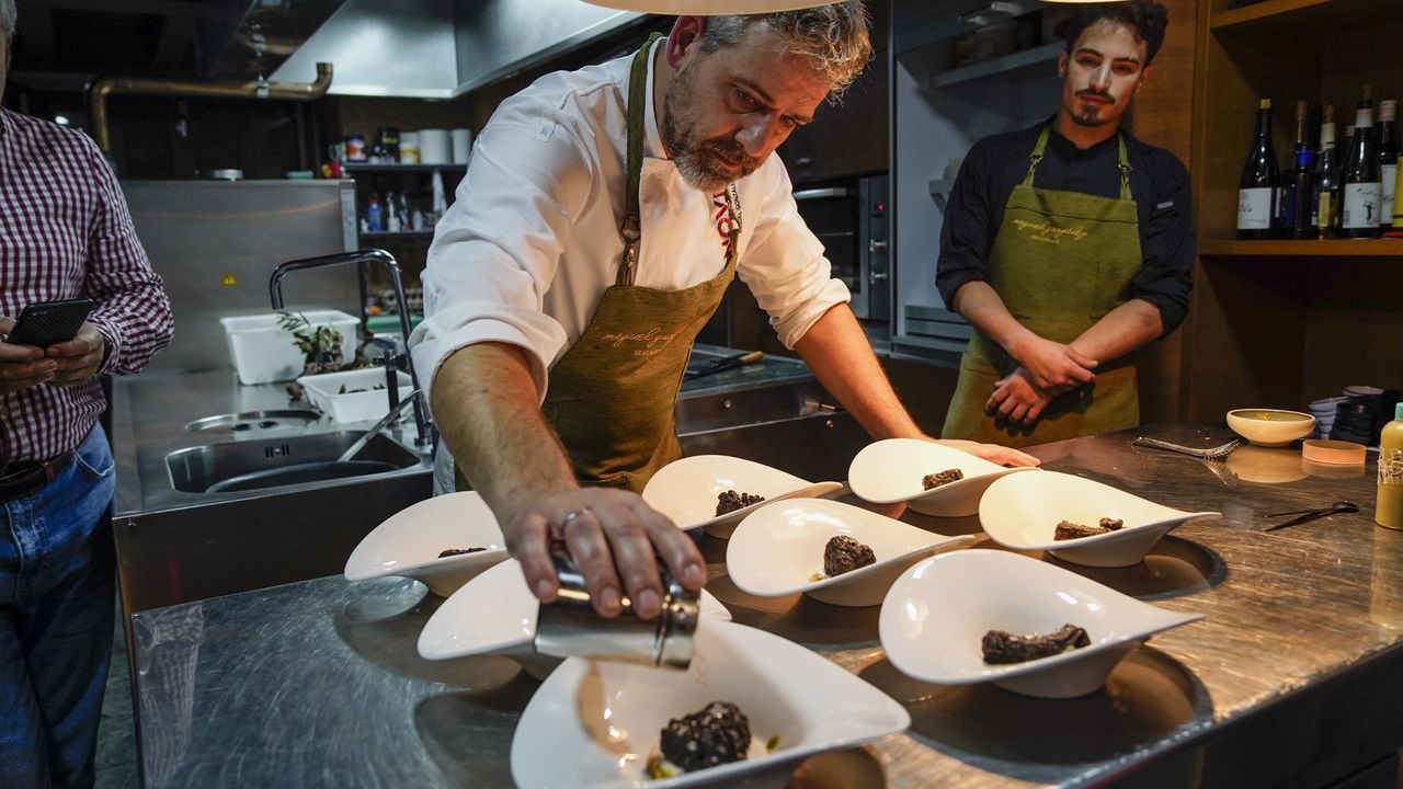 El chef Miguel González, con una estrella Michelin, hiló una ...