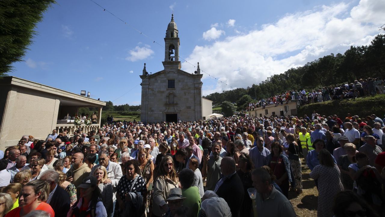 Os Milagres llenaron Caión de romeros