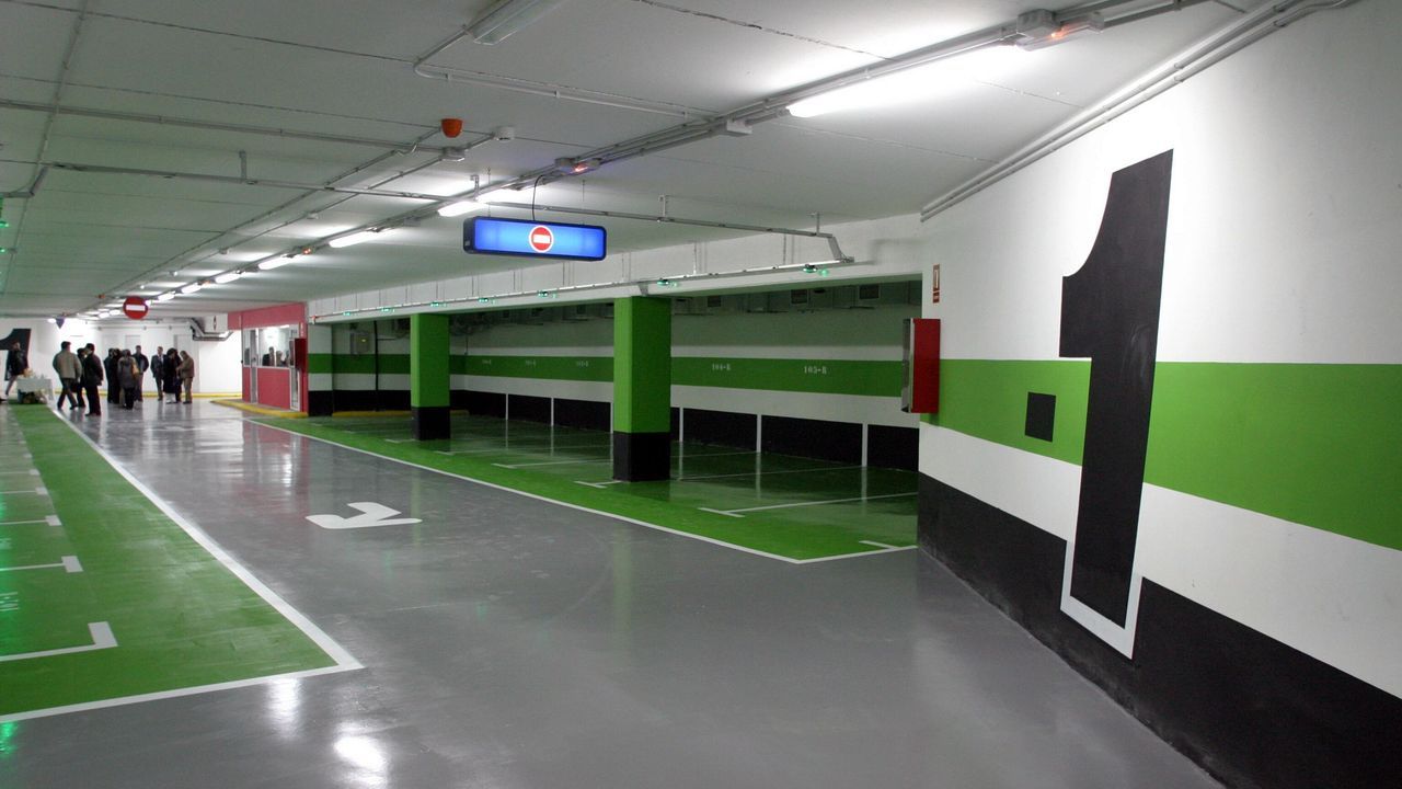 Hemeroteca | 2004 | Abre en Santiago el párking de la Praza Roxa tras ...