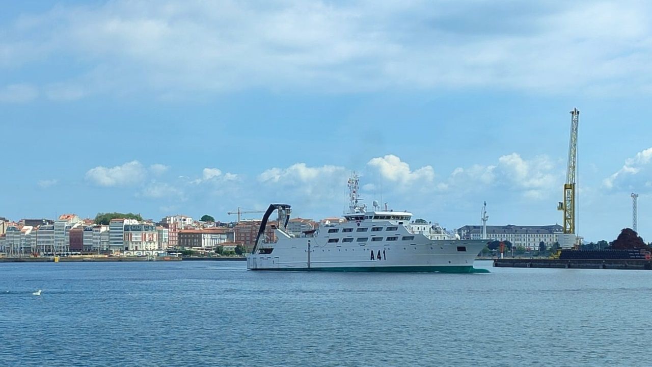 Triple escala de buques de la Armada en los muelles de A Coruña