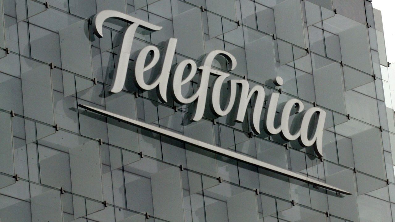 CNMC abre expediente sancionador a Telefónica por incumplimientos tras comprar Sogecable