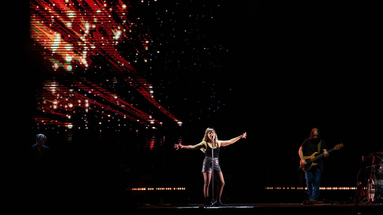 Amaral llena el Metrópoli con sus éxitos «Toda la noche en la calle» y ...