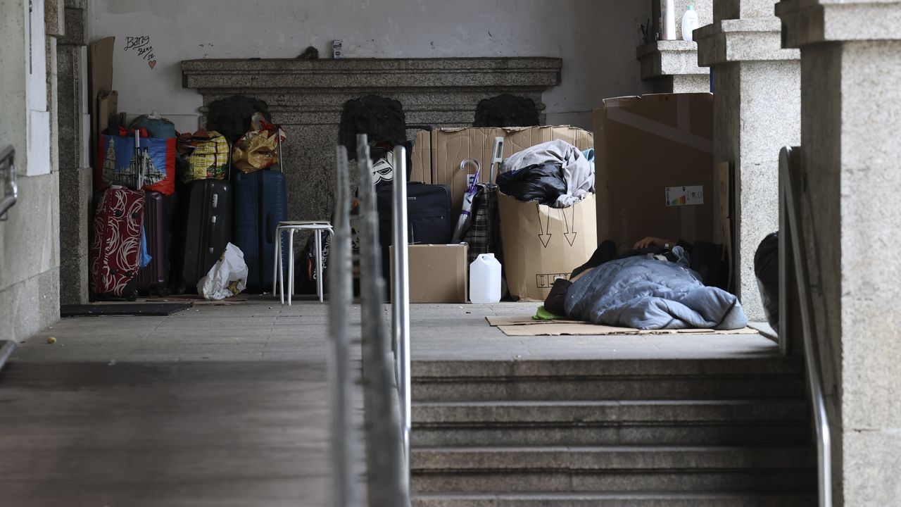Los asentamientos de personas sinhogar aumentan, igual que la ...