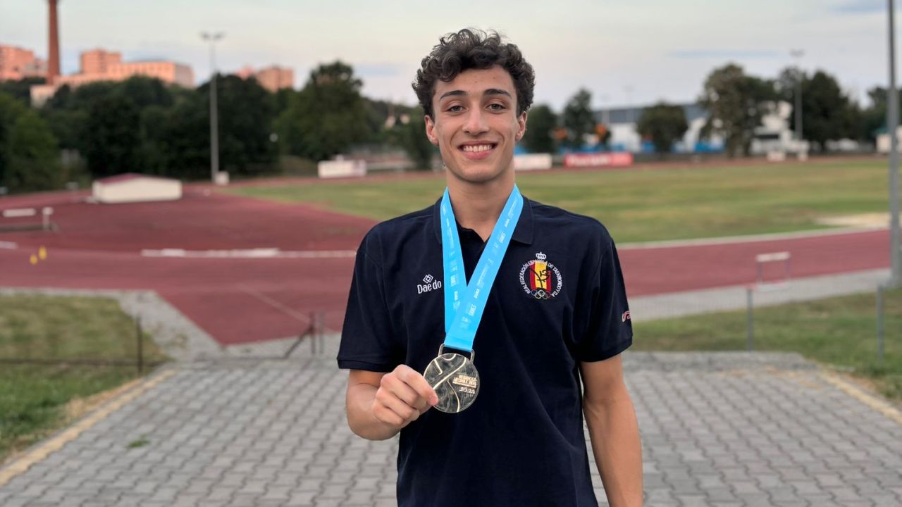 Adrián Salanova se subió al segundo cajón del podio en el campeonato de ...