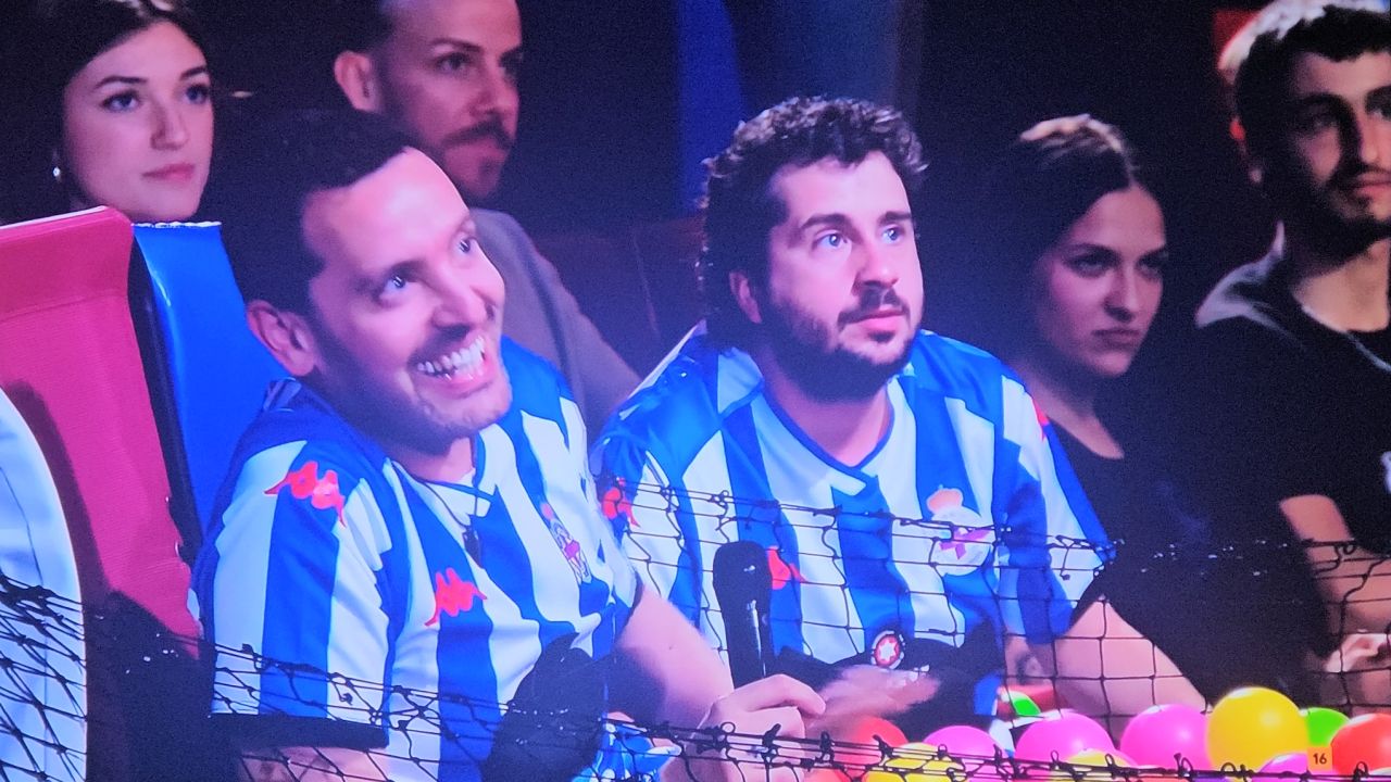 Broncano recibe en directo una camiseta del Deportivo con el mensaje ...