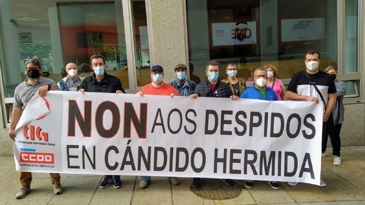 Concentración ante el SMAC por los despedidos de Cándido Hermida