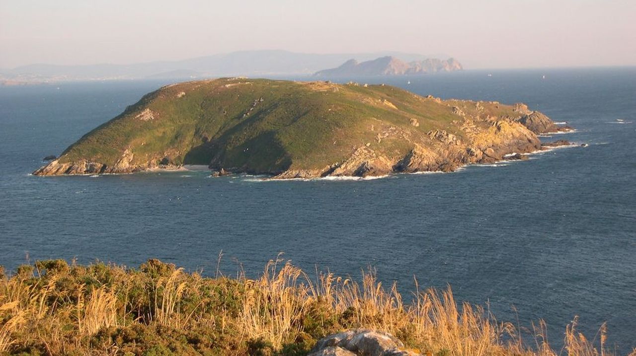 Así es Onza, la isla gallega vedada a los visitantes