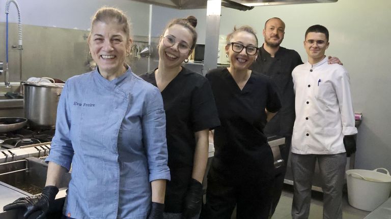 Diez años dando de comer a los alumnos del campus: «Cocino para ellos ...