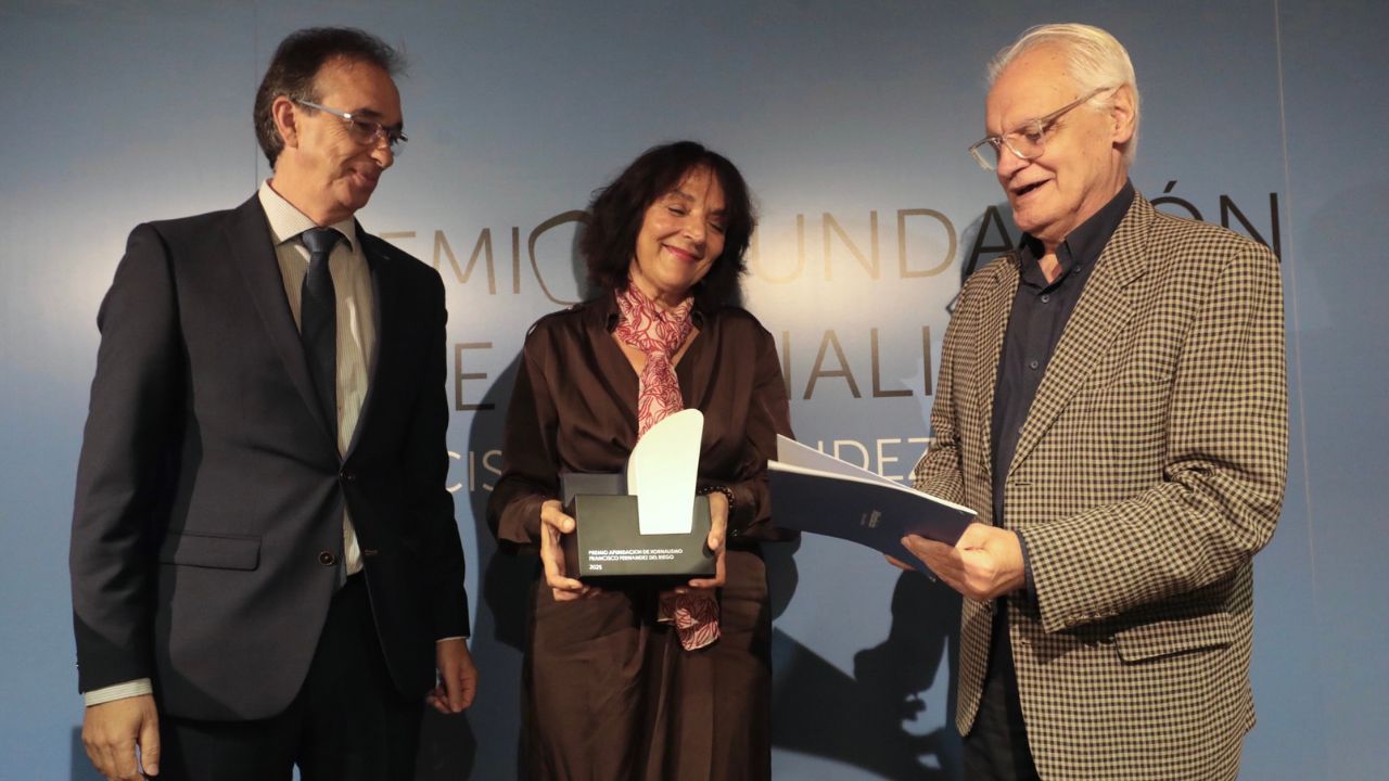 Rexina Vega acada o Premio Afundación de Xornalismo Fernández del Riego