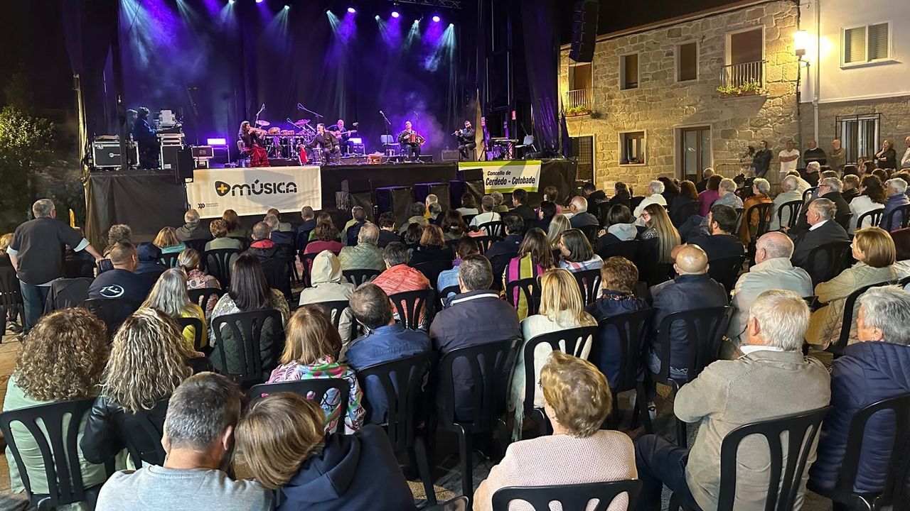 Más de 500 personas en el concierto de Luar na Lubre en Cerdedo