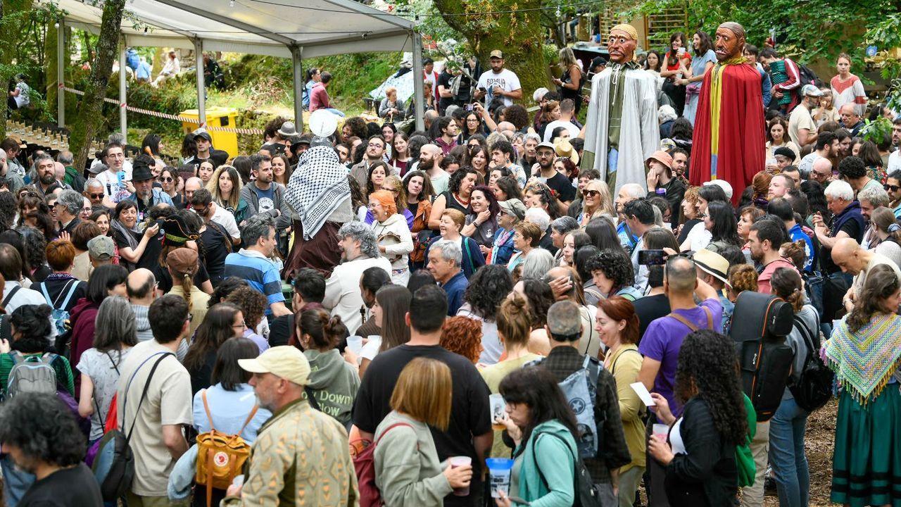 Música e festa rachada nos encontros de Santa Ferreña