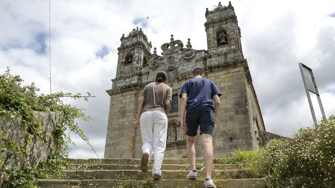Esperpento de funeral en Pontevedra: «El cura no me dejó comulgar, se ...