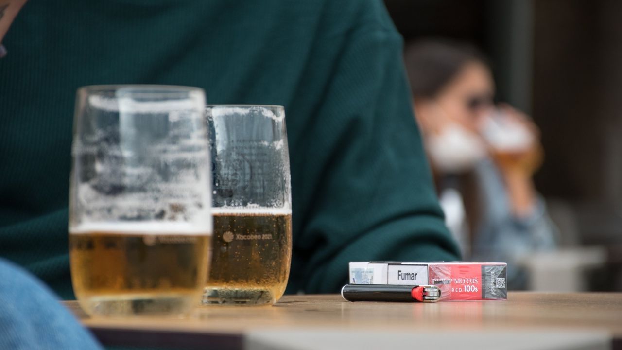 El Gobierno quiere prohibir fumar y vapear en las fiestas al aire libre