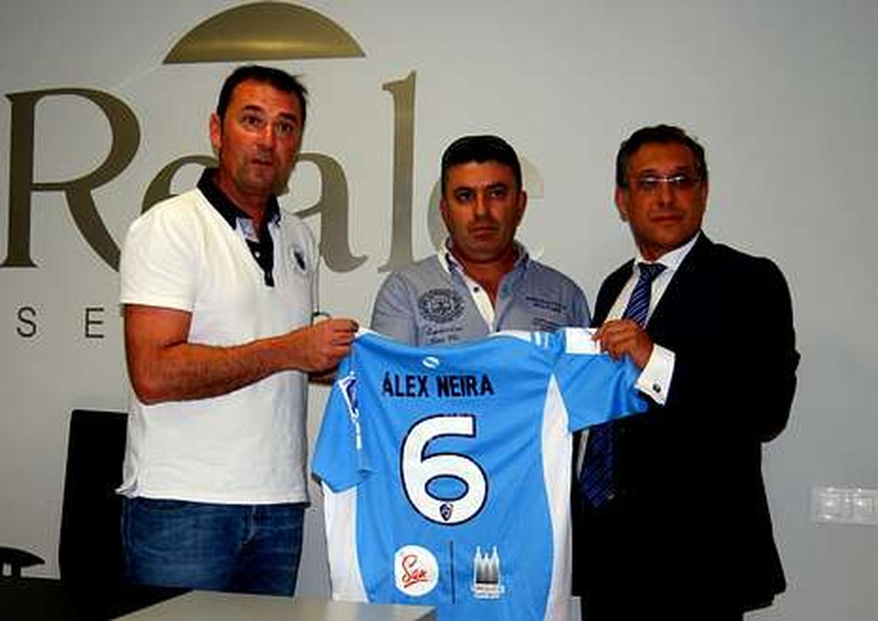 El Santiago Futsal rinde homenaje a Álex Neira