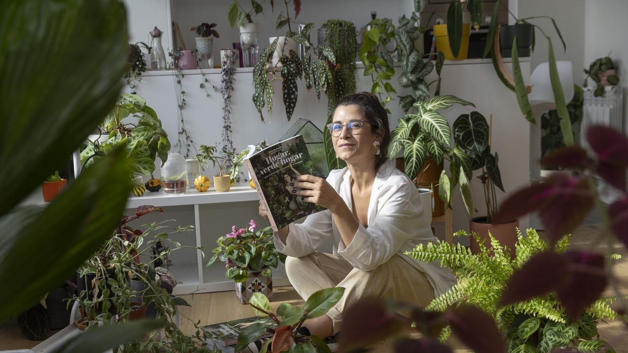 Clara Redondo, de Plantitiscronica: «Tengo cerca de 200 plantas en mi ...