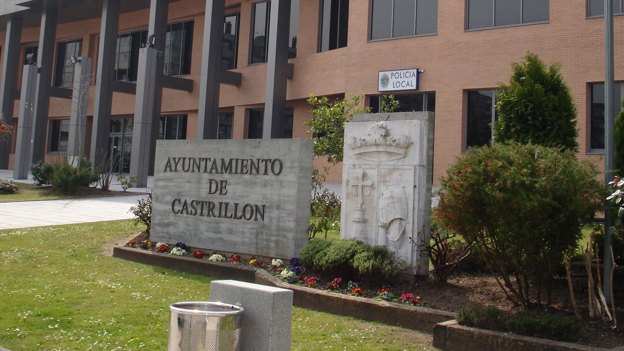 La «coletilla» del calendario municipal de Castrillón: «Se usa el ...
