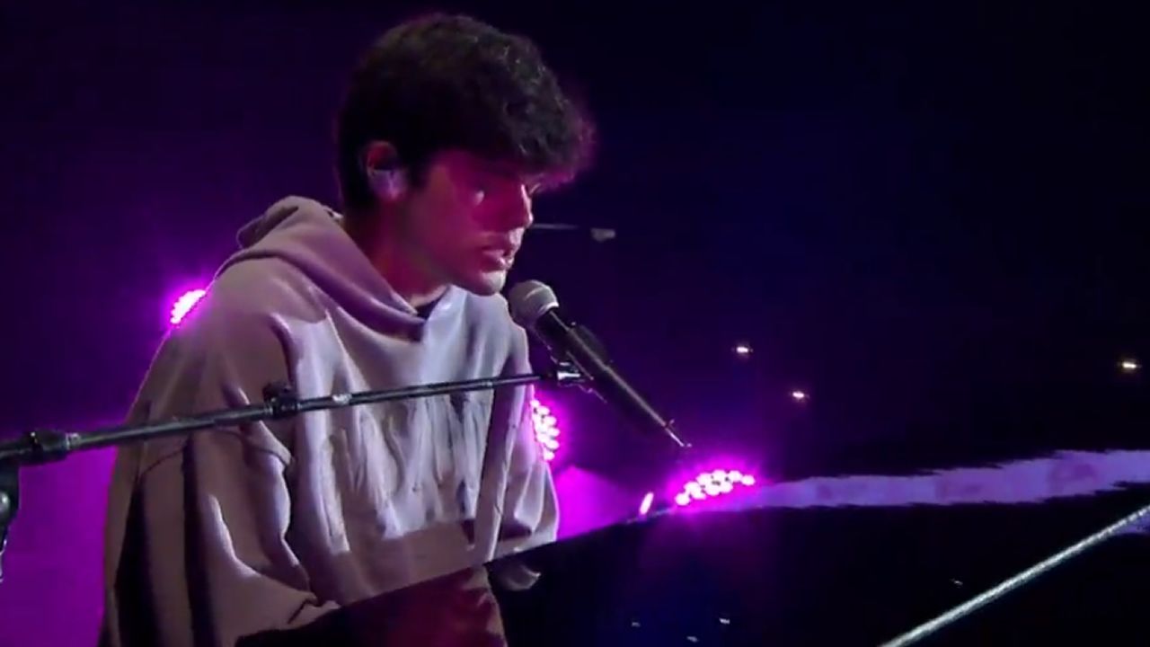 El cantante gallego Íñigo Quintero hace historia: «Si no estás», la ...