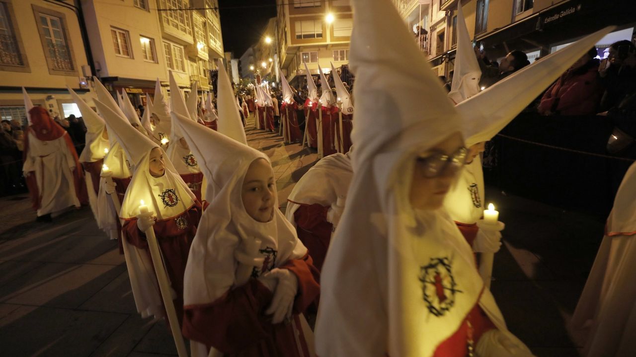 Larga lista de espera para llevar las imágenes de la Semana Santa ...