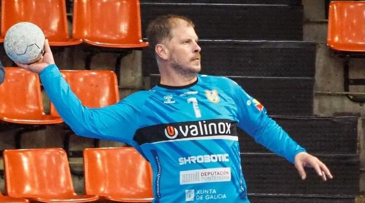 Javi Díaz inicia su andadura en los banquillos en el Carballal