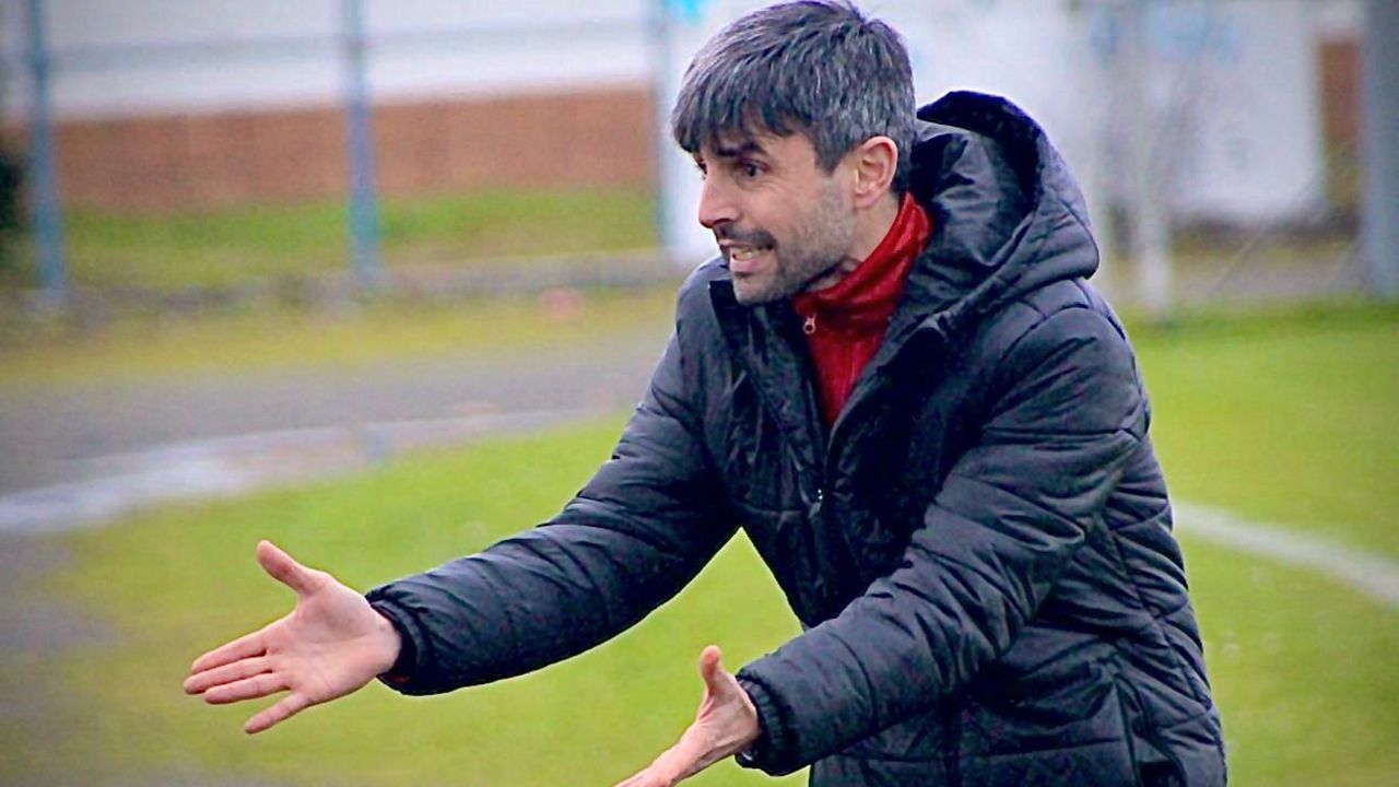 Vecho, entrenador del Sigüeiro: «Vai ser moi especial, Boiro é a miña casa»