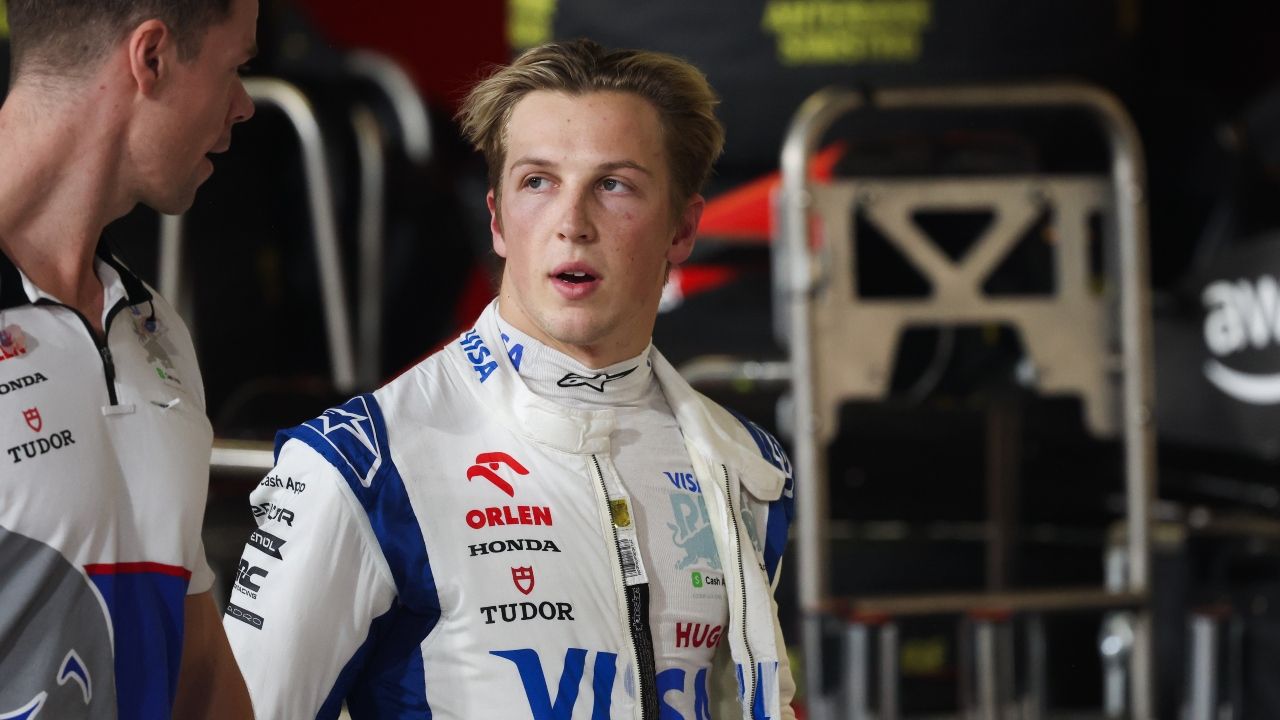 Liam Lawson menosprecia a Fernando Alonso