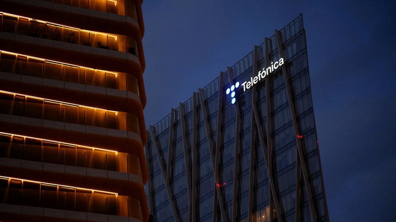 Telefónica recibe más solicitudes voluntarias al ERE que plazas ...