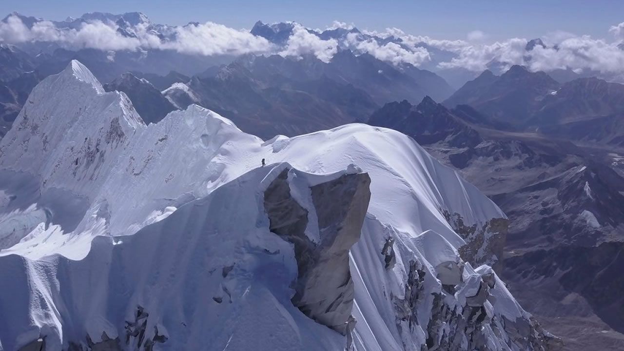 Un austríaco se convierte en el primer hombre en conquistar el Lunag Ri ...