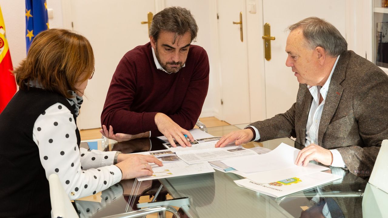 El conselleiro Diego Calvo se reúne con el alcalde larachés para ...