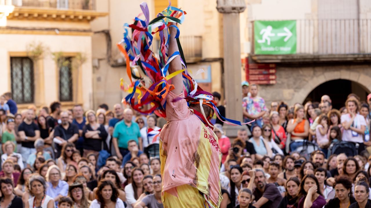 Alberto Velasco alza el telón del Festival C en Santiago con danza