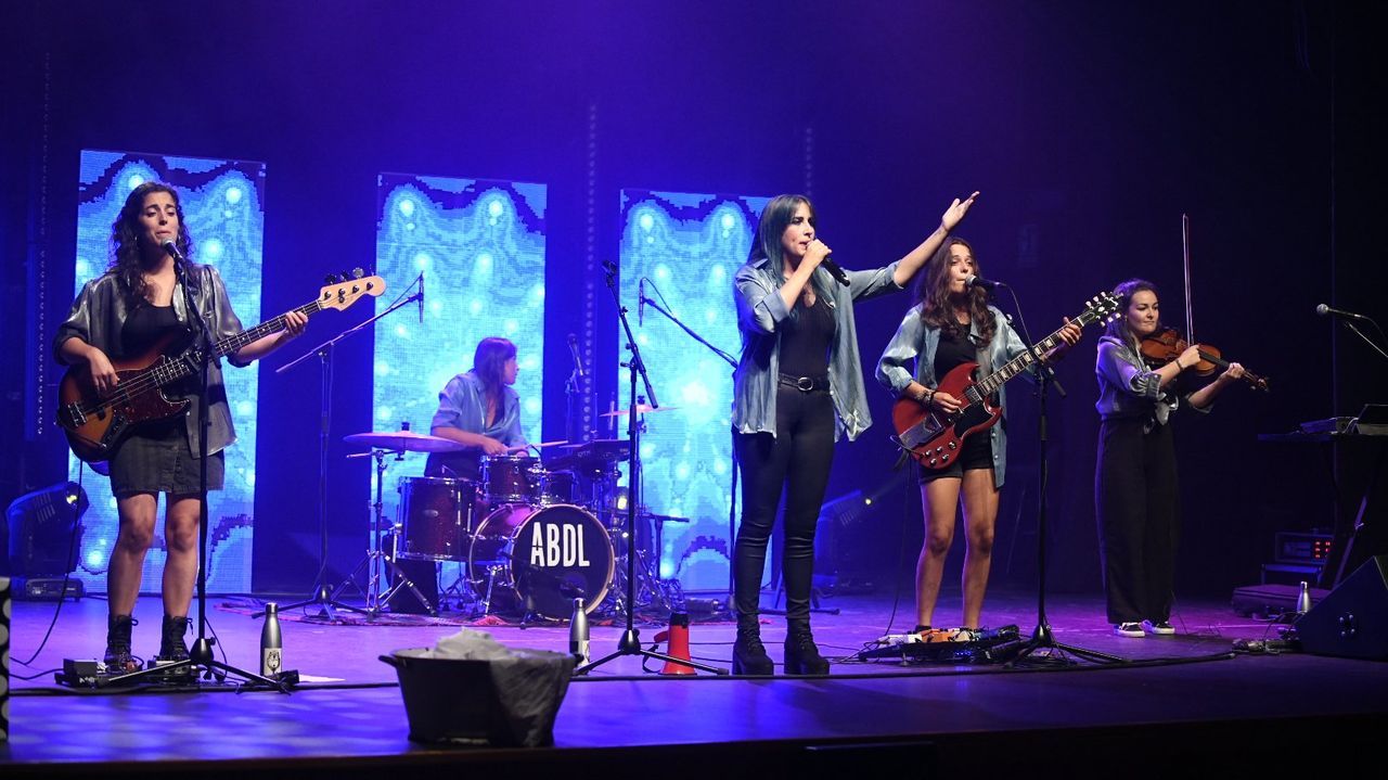 A Banda da Loba se pasa al «lovismo» en su nuevo disco