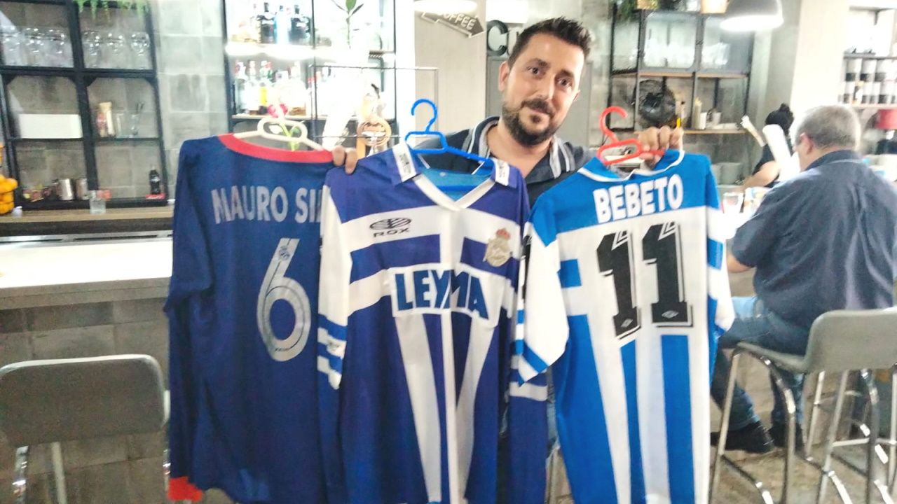 José Olmos, el coleccionista que tiene la camiseta de Leyma del Dépor ...
