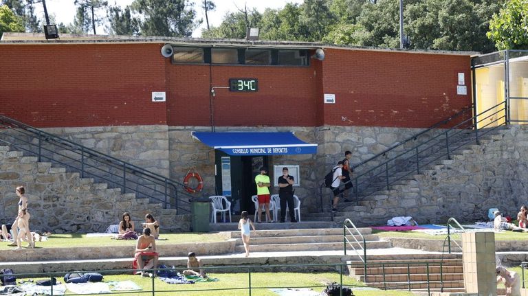 El primer día en las piscinas de Oira, en imágenes