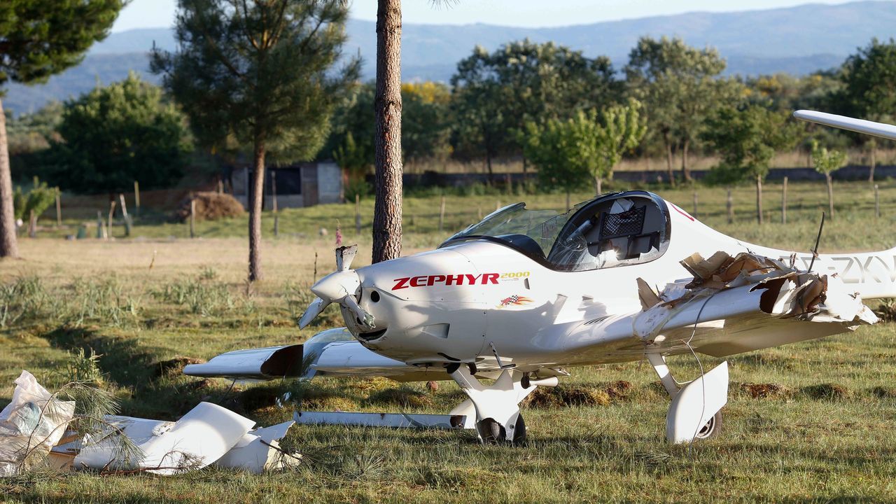 Dos heridos al salirse de la pista un ultraligero cuando despegaba en el aeródromo de Monforte