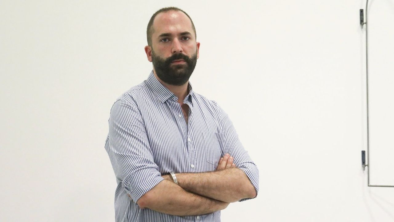 El doble viaje de Christian García Bello a través de su obra plástica y ...