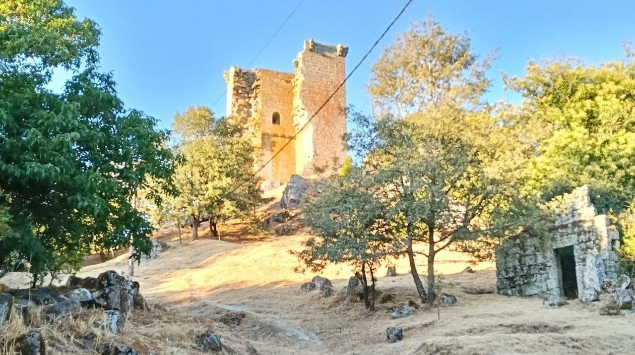 La Xunta acondicionó el entorno de la Torre do Castro en Sandiás