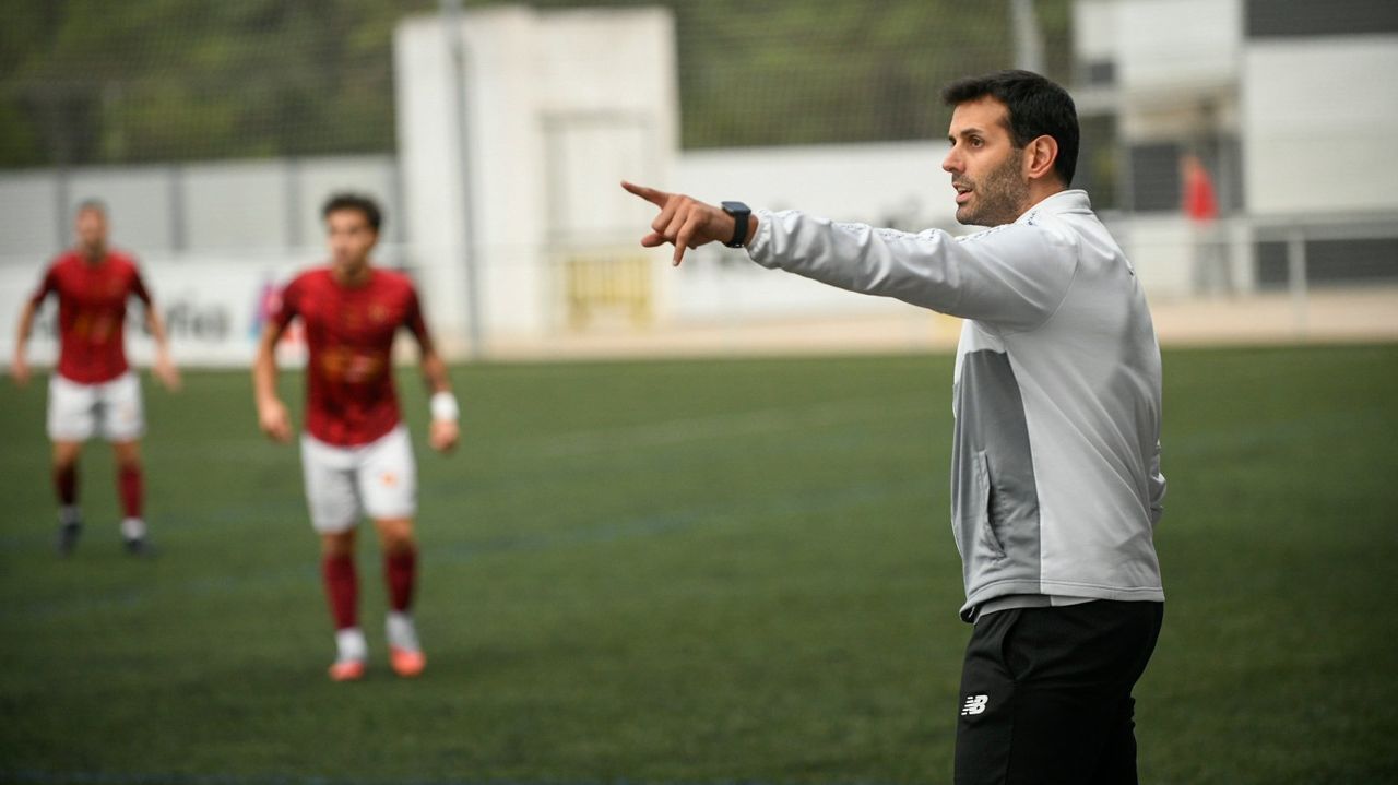 Manuti, descontento con el debut rojillo ante el Boiro: «No estuvimos ...