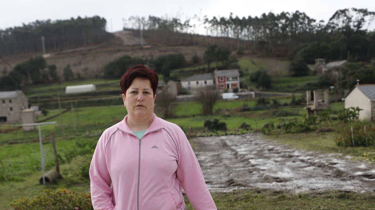 Vivir al lado del enorme embalse de lodos rojos de Alcoa: «Levámolo mal»