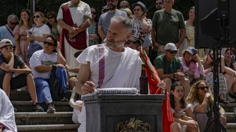 Una sesión del Senado en el Arde Lucus para controlar el turismo y el ...