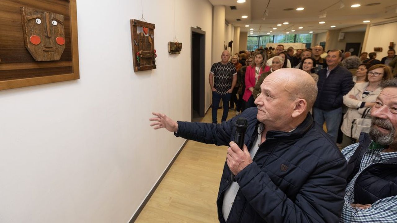 Marcelino inaugura exposición na súa terra, Vimianzo: «Son de poucas ...