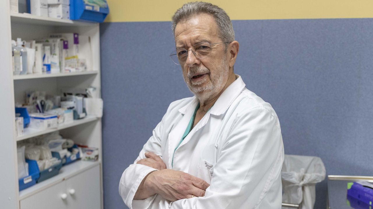 Hugo Vázquez, el jefe de Dermatología del CHUS, se jubila: «Creo que ...