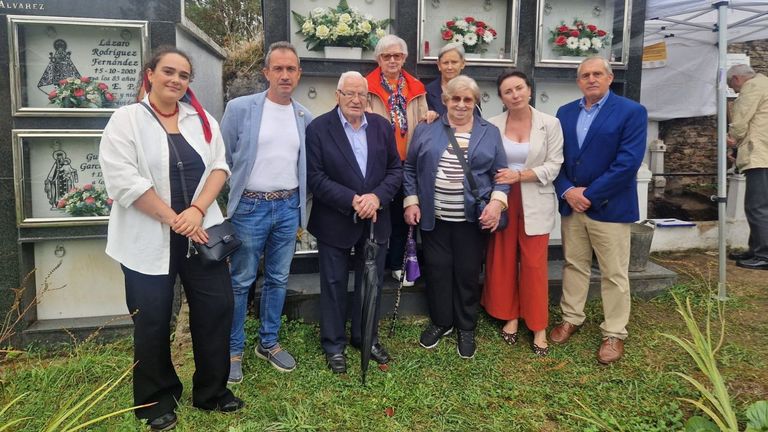 Entregan los restos de cinco víctimas de la fosa común de La Caridad a ...