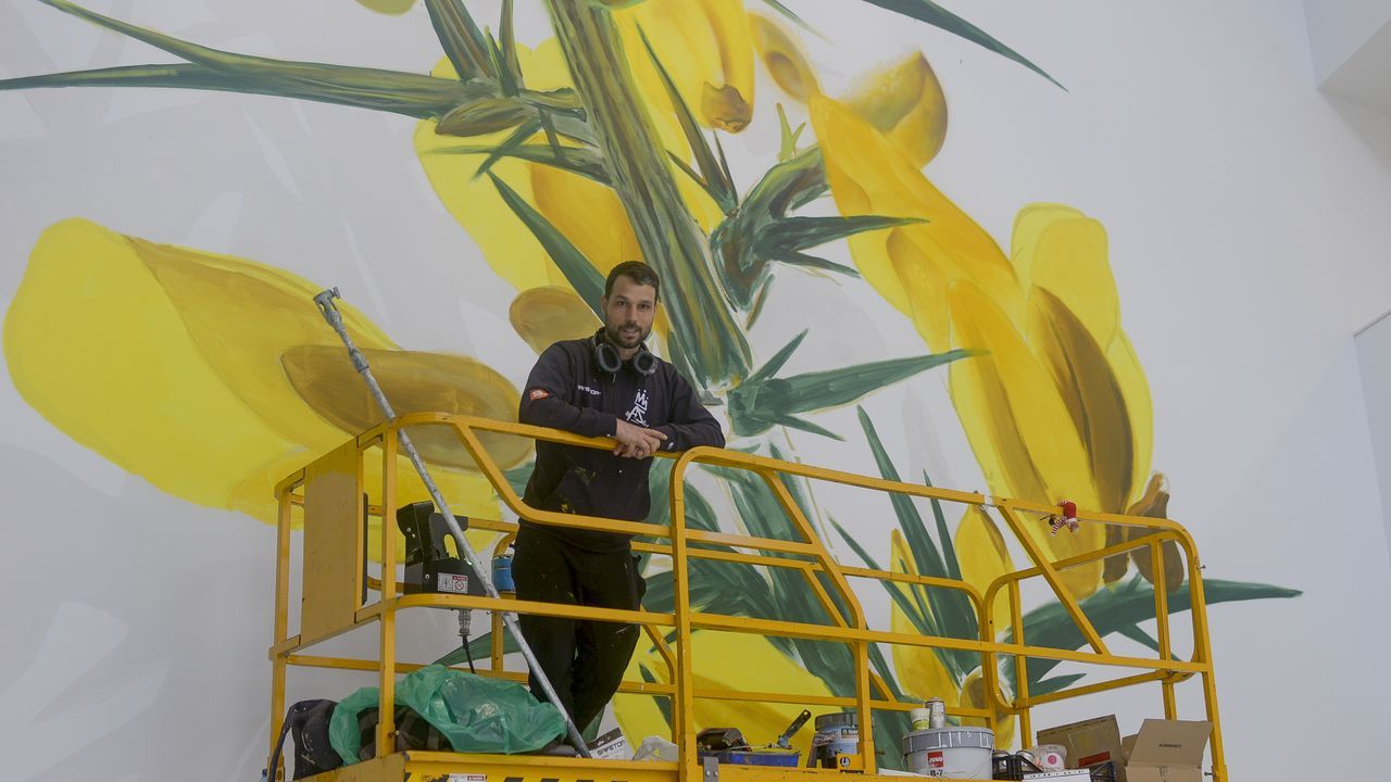 Diego As crea un mural en el HULA para simbolizar la resiliencia a ...