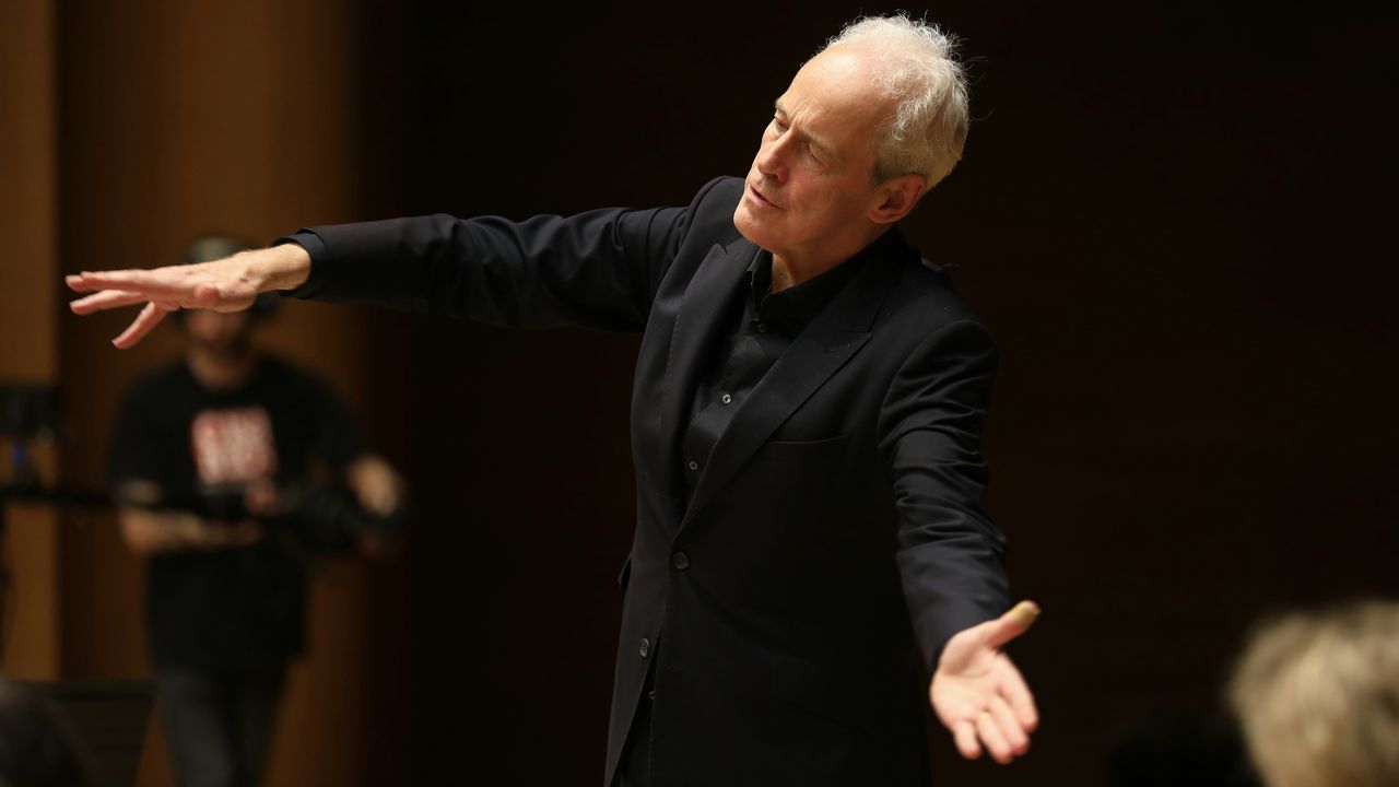 Emotiva despedida a Paul Daniel como director titular de la Filharmonía ...