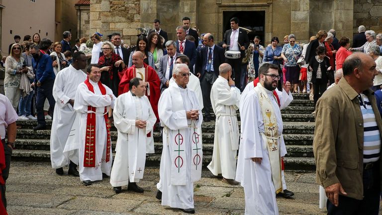 Santa Uxía se hace fuerte en Ribeira