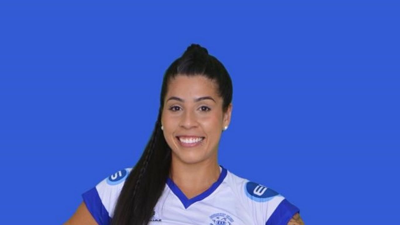 Julia Moura, pegada carioca para el Arenal Emevé