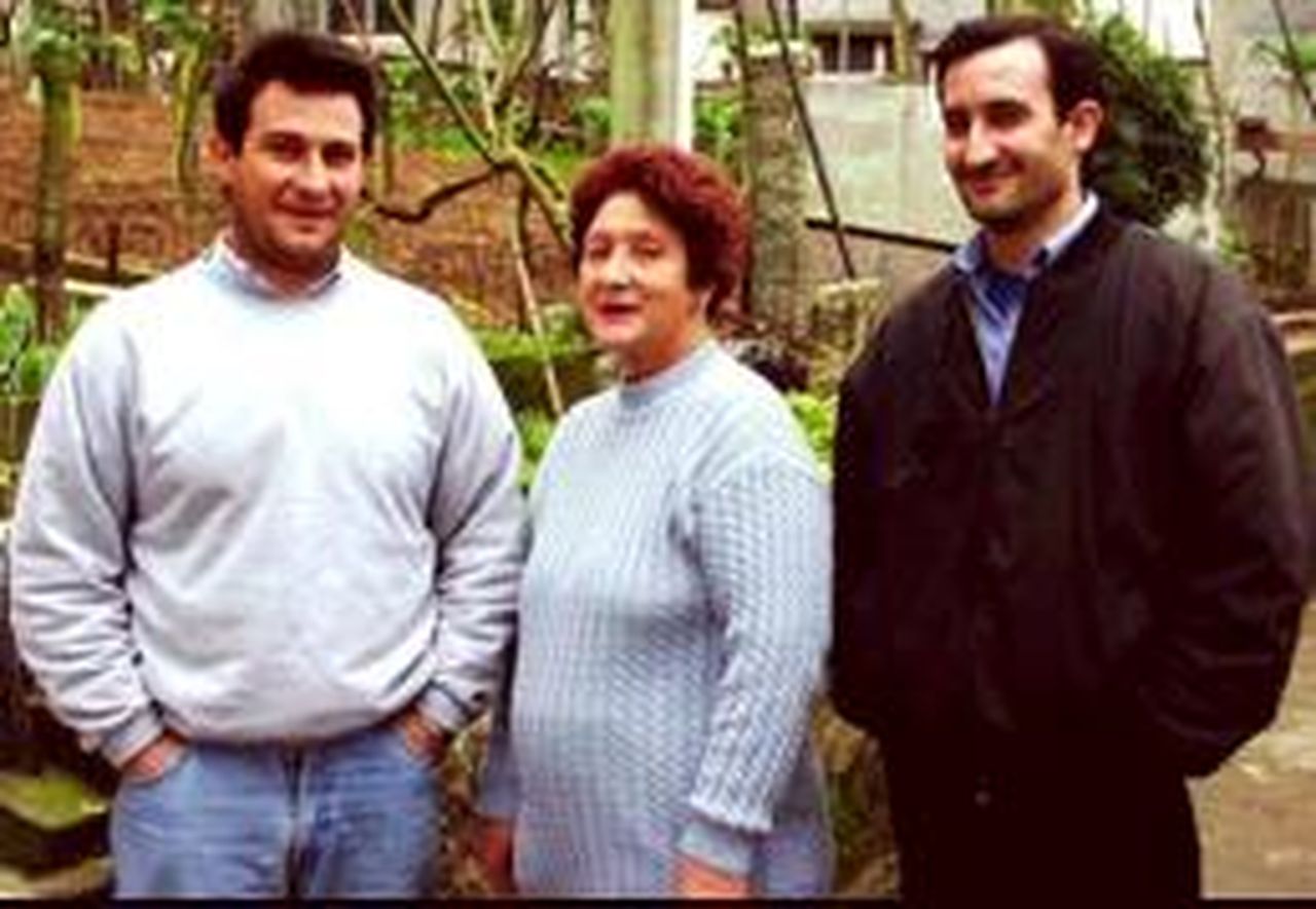 El regreso de los emigrantes espolea el éxodo de miles de jóvenes ...