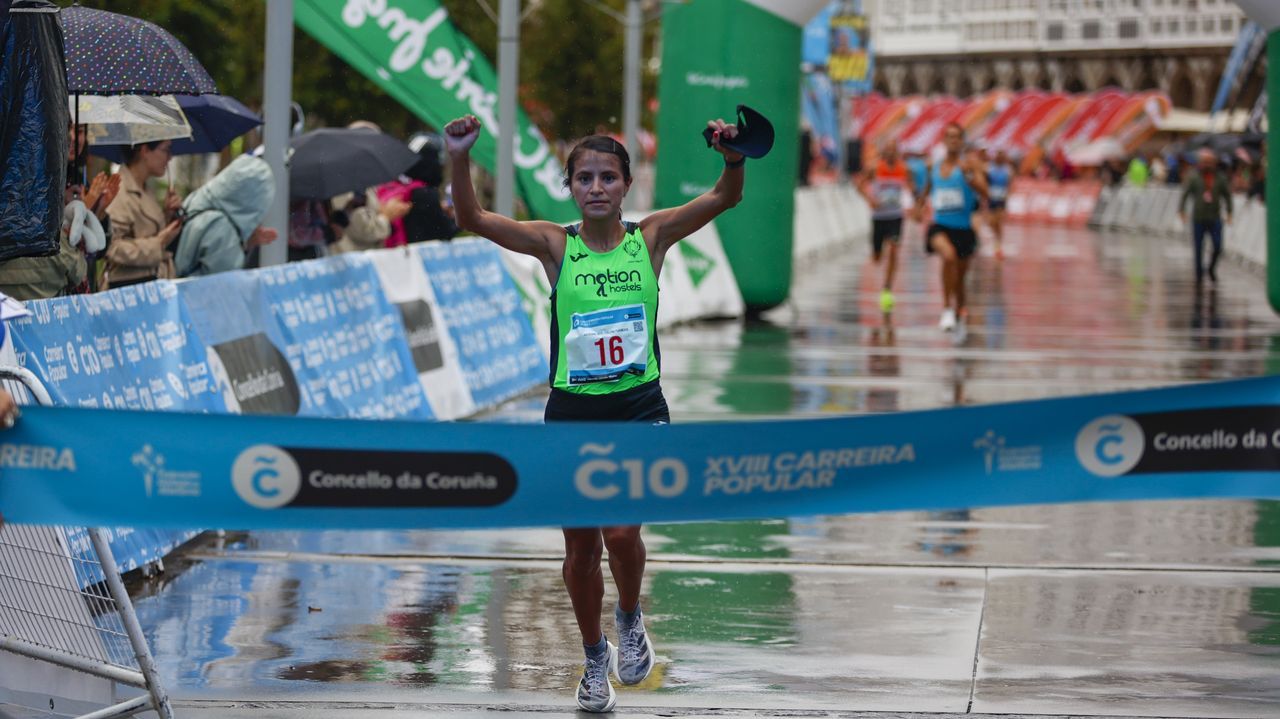 Abdessamad Oukhelfen y Katherine Ruth se imponen en la carrera Coruña 10