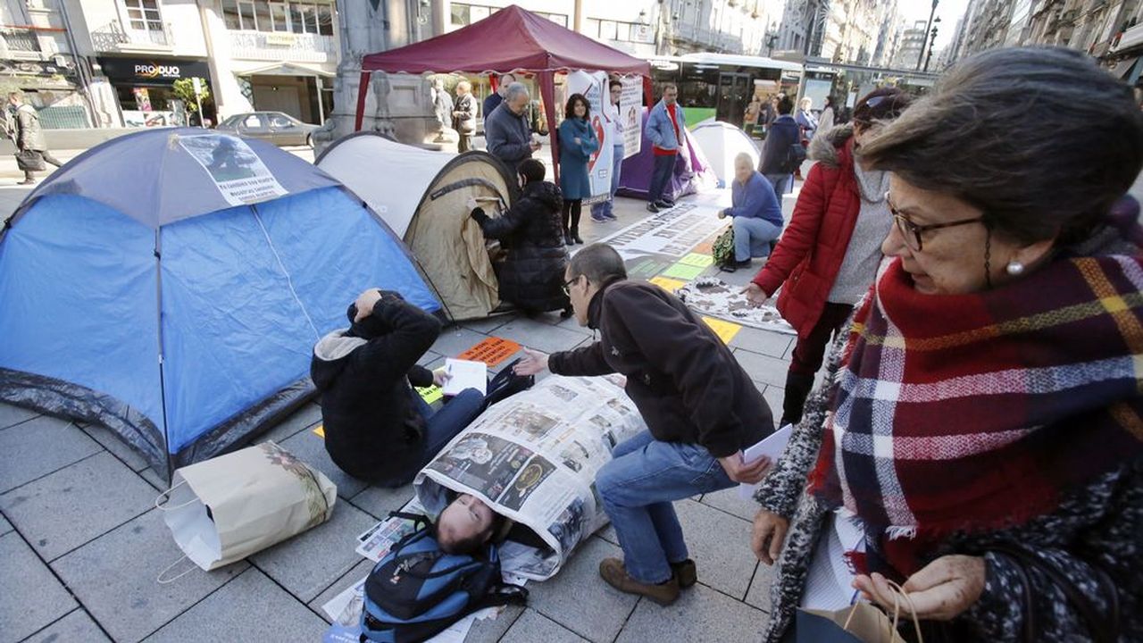 Acampada de 24 horas para pedir viviendas sociales en Vigo